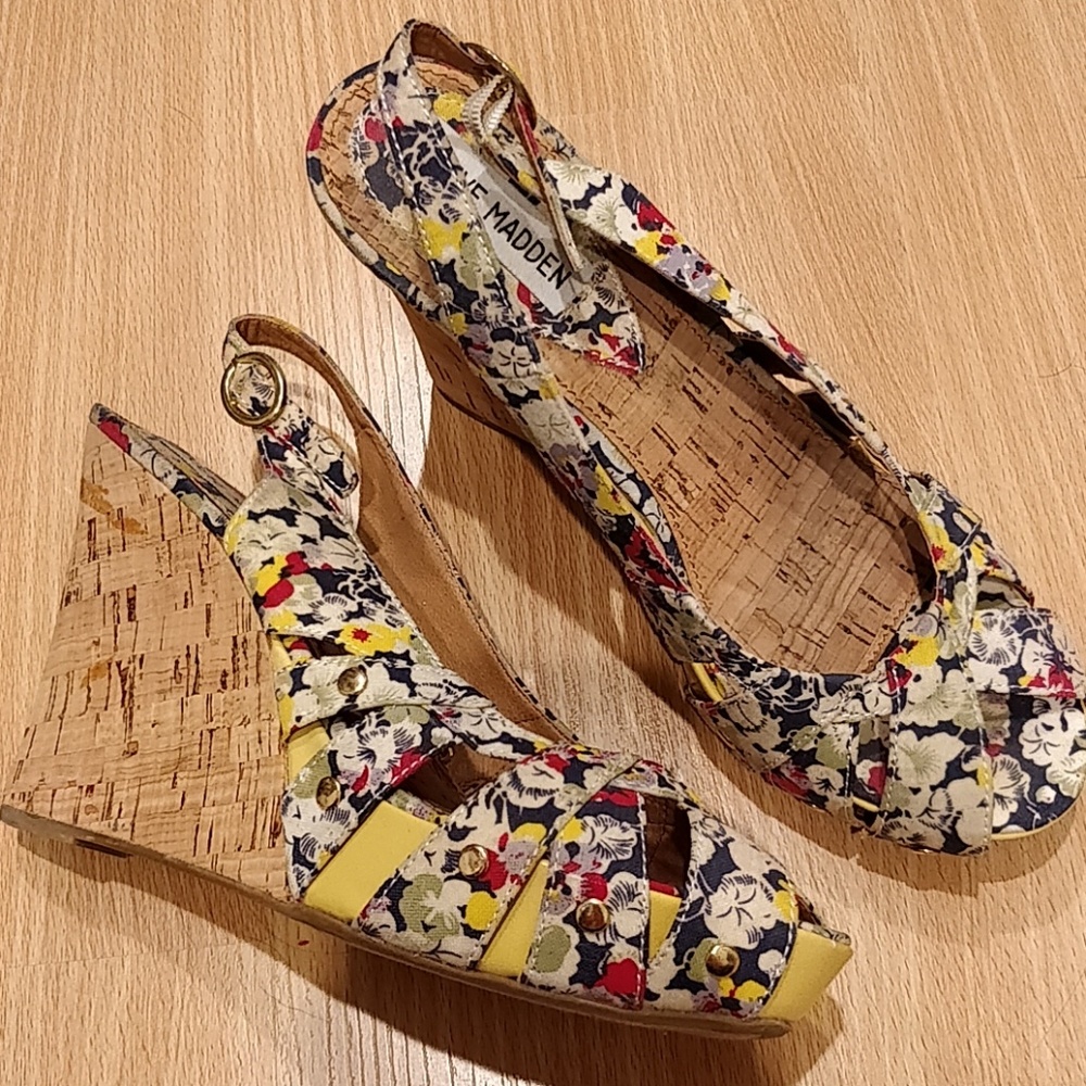 Steve Madden Floral Wedges - Gem